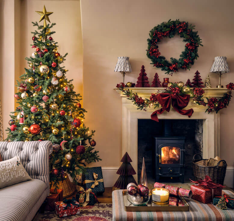 Discover Christmas in every sense at Dobbies | Dobbies